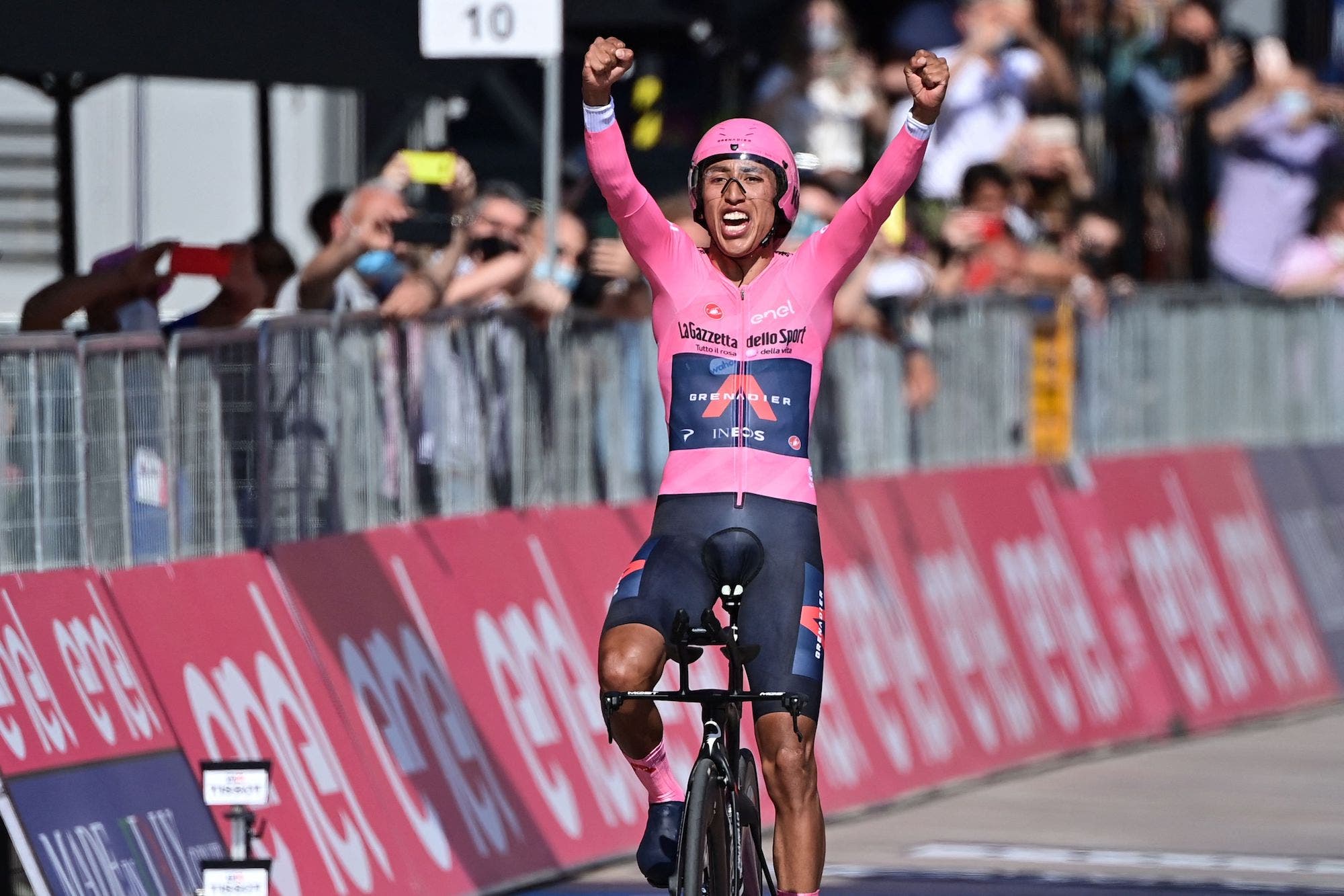 Giro d'Italia: Egan Bernal crowned champion as Filippo Ganna tops final ...