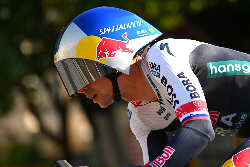 Roglič claws back time, GC takes new look in Giro Stage 10 TT